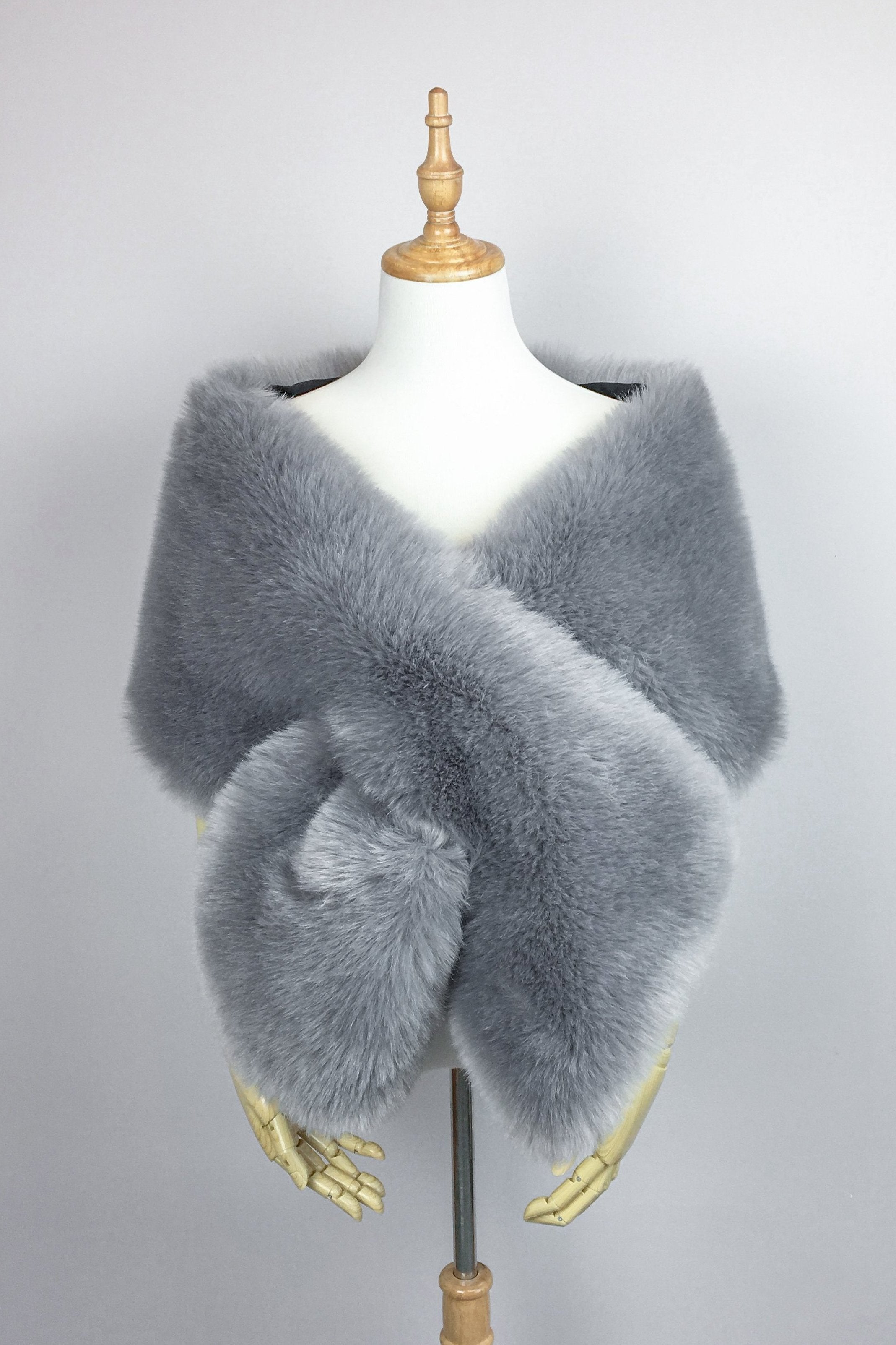 Gray Fur Shawl (Lilian Gry01) – Sissily Designs