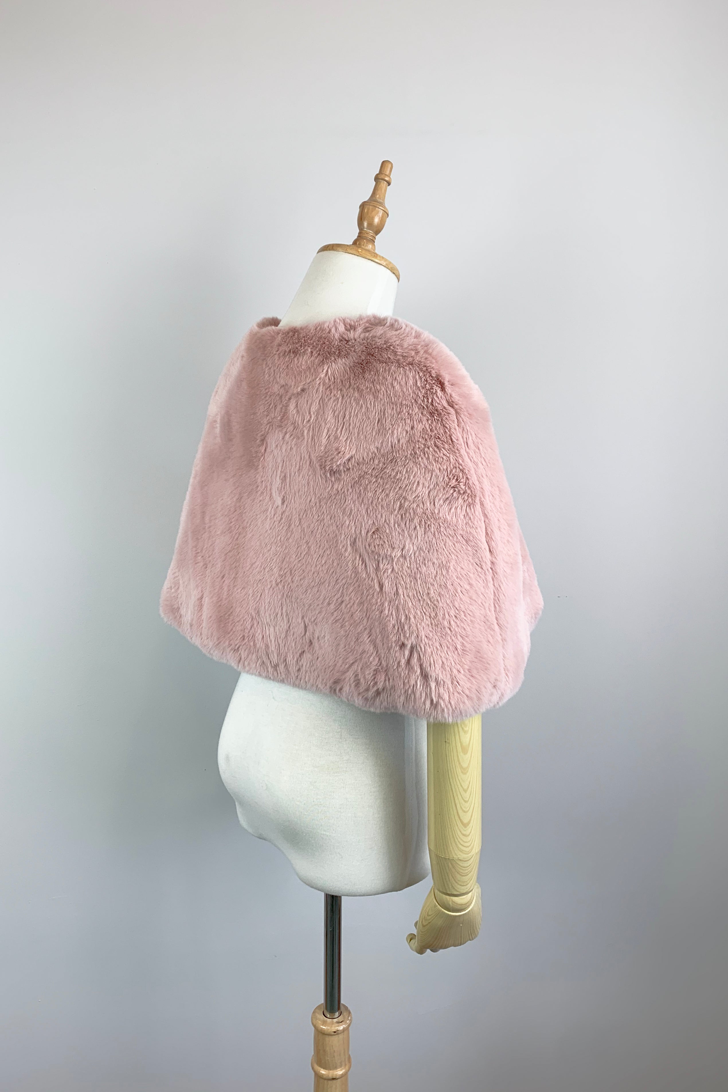 Pink Faux Fur Bridal Cape (Georgina Pin05) – Sissily Designs