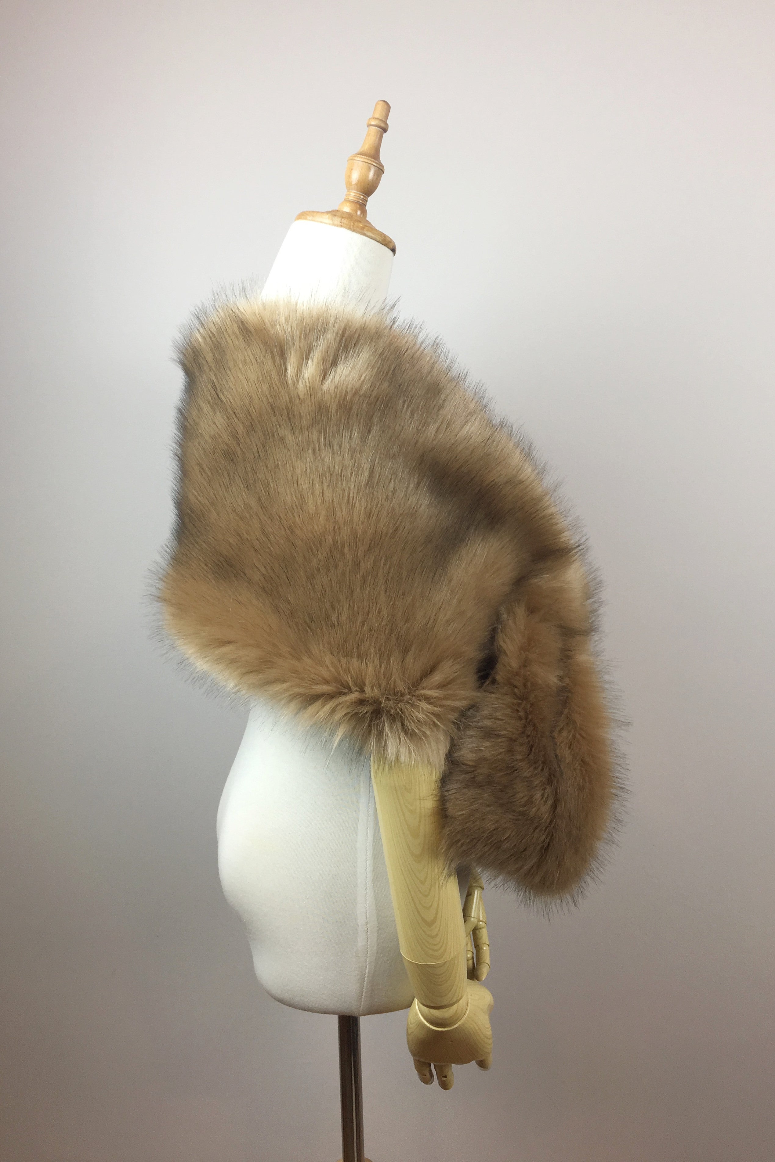 Brown Fur Shawl (Lilian LBrw03) – Sissily Designs